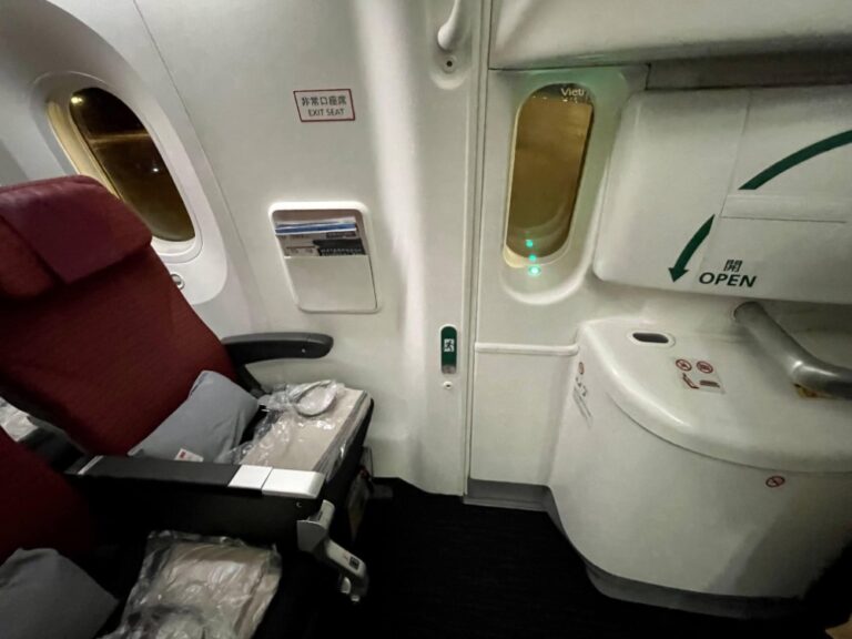 JAL国際線のエコノミークラス最前列はおすすめ？メリット・注意点を解説 | onetime